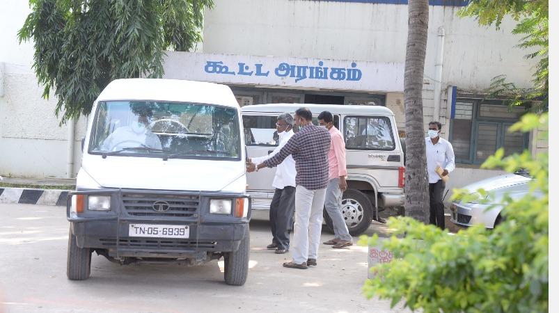 பால் வேன் வாடகைக்கான காசோலையை வழங்க ரூ.50 ஆயிரம் லஞ்சம்: வேலூர் ஆவின் ...