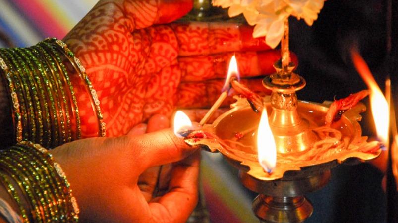 வீட்டு வாசலில் விளக்கேற்றி எலுமிச்சை வைத்தால் கண் திருஷ்டி விலகும் ...