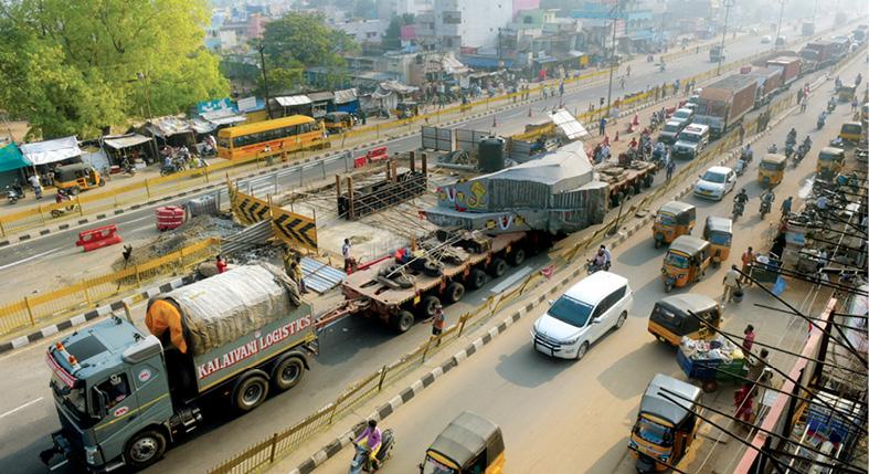 ஆதிசேஷன் சிலை செய்வதற்காக வேலூர் வழியாக 230 டன் பாறையுடன் சென்ற ராட்சத ...