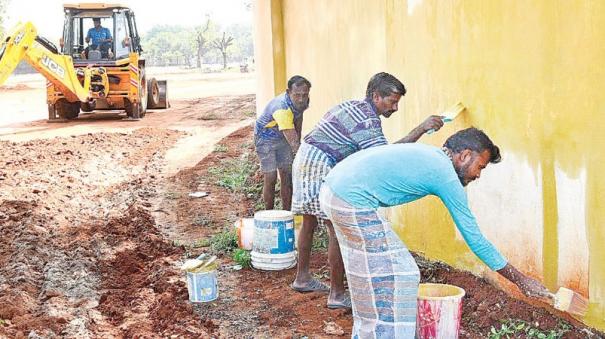 திருச்சி | 12 ஆண்டுகளுக்குப் பின் செடிகொடிகள், புதர்கள் முழுமையாக ...