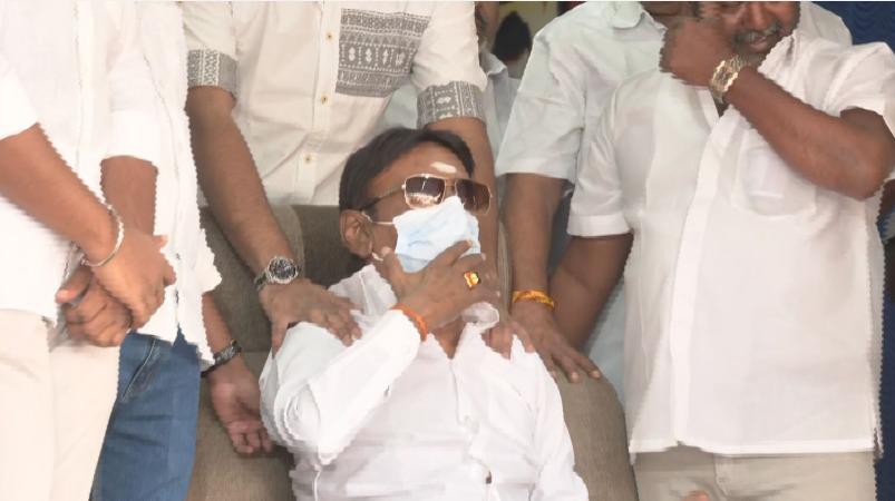 புத்தாண்டு | தொண்டர்களை சந்தித்தார் தேமுதிக தலைவர் விஜயகாந்த் ...