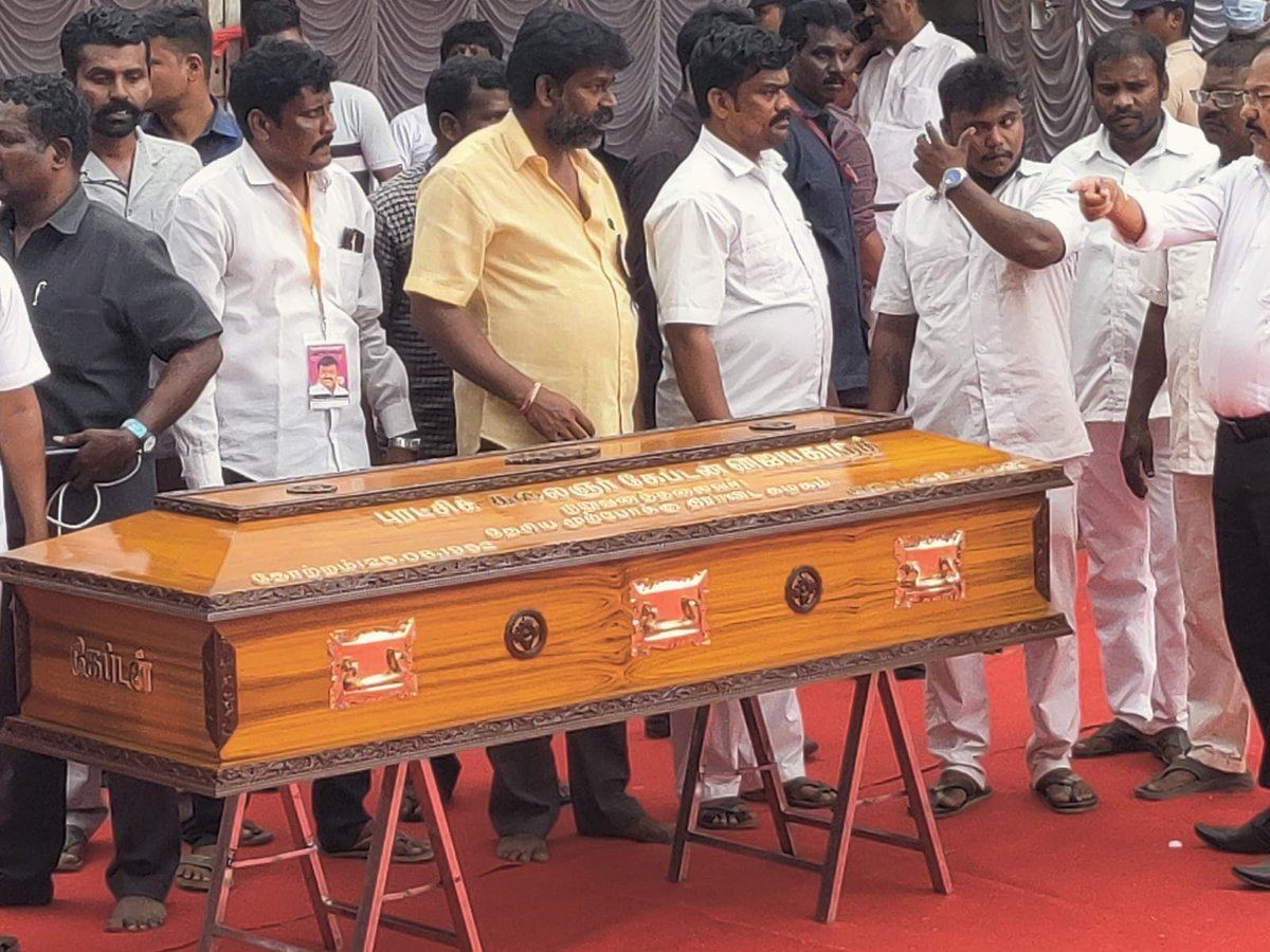 ‘புரட்சிக் கலைஞர்’ கேப்டன் விஜயகாந்த்... துயில் கொள்ளப்போகும் சந்தனப் ...